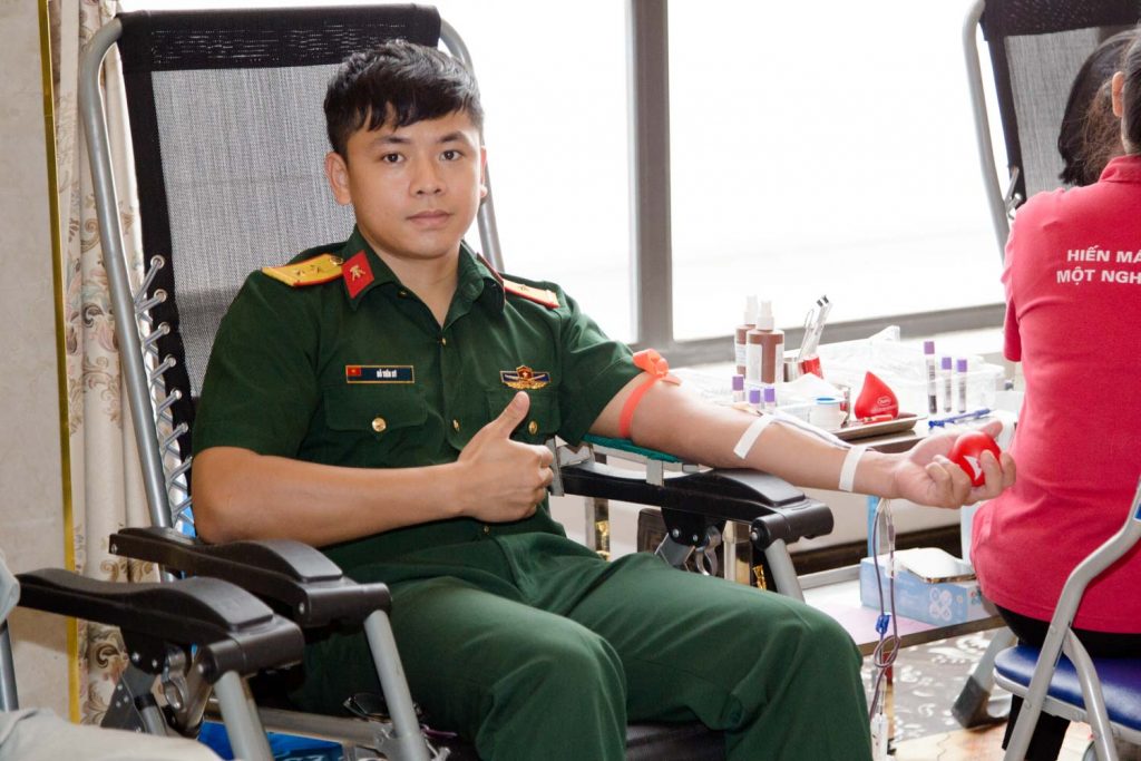 "Suốt 10 năm qua, tôi vẫn luôn tìm kiếm ân nhân đã hiến máu cứu mình ...