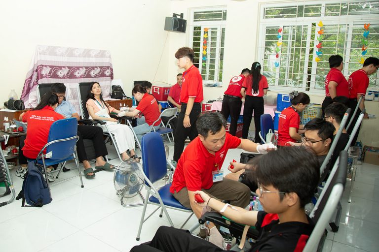 Chong chóng hồng 2024 - Đủ yêu thương, hạnh phúc sẽ đong đầy - Viện ...